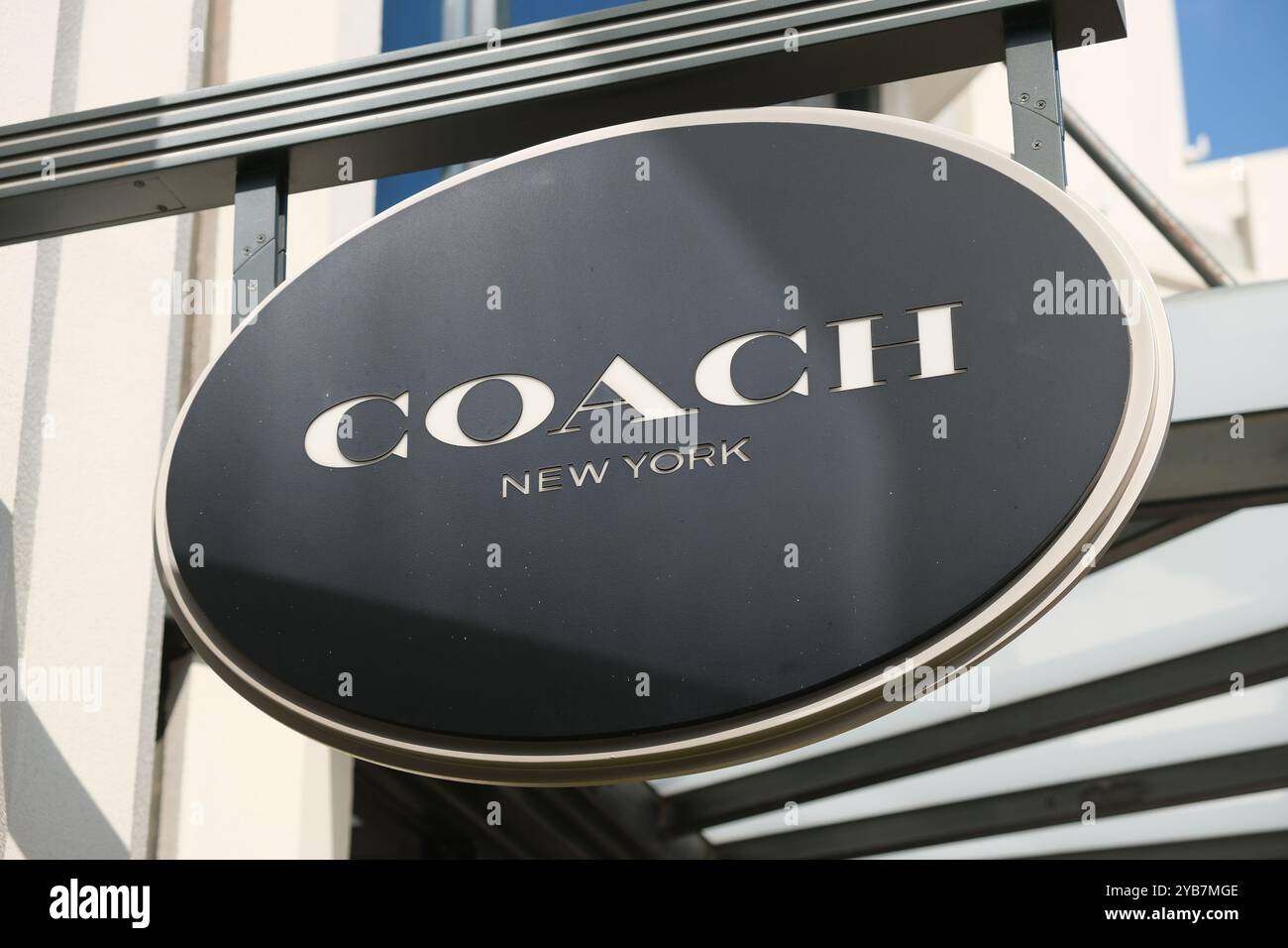 Coach logo hi-res stock photography and images - Alamy