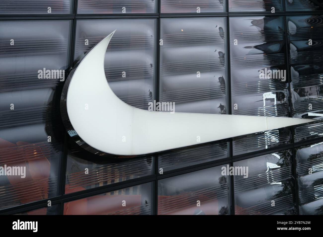 Nike logo sign hi-res stock photography and images - Alamy
