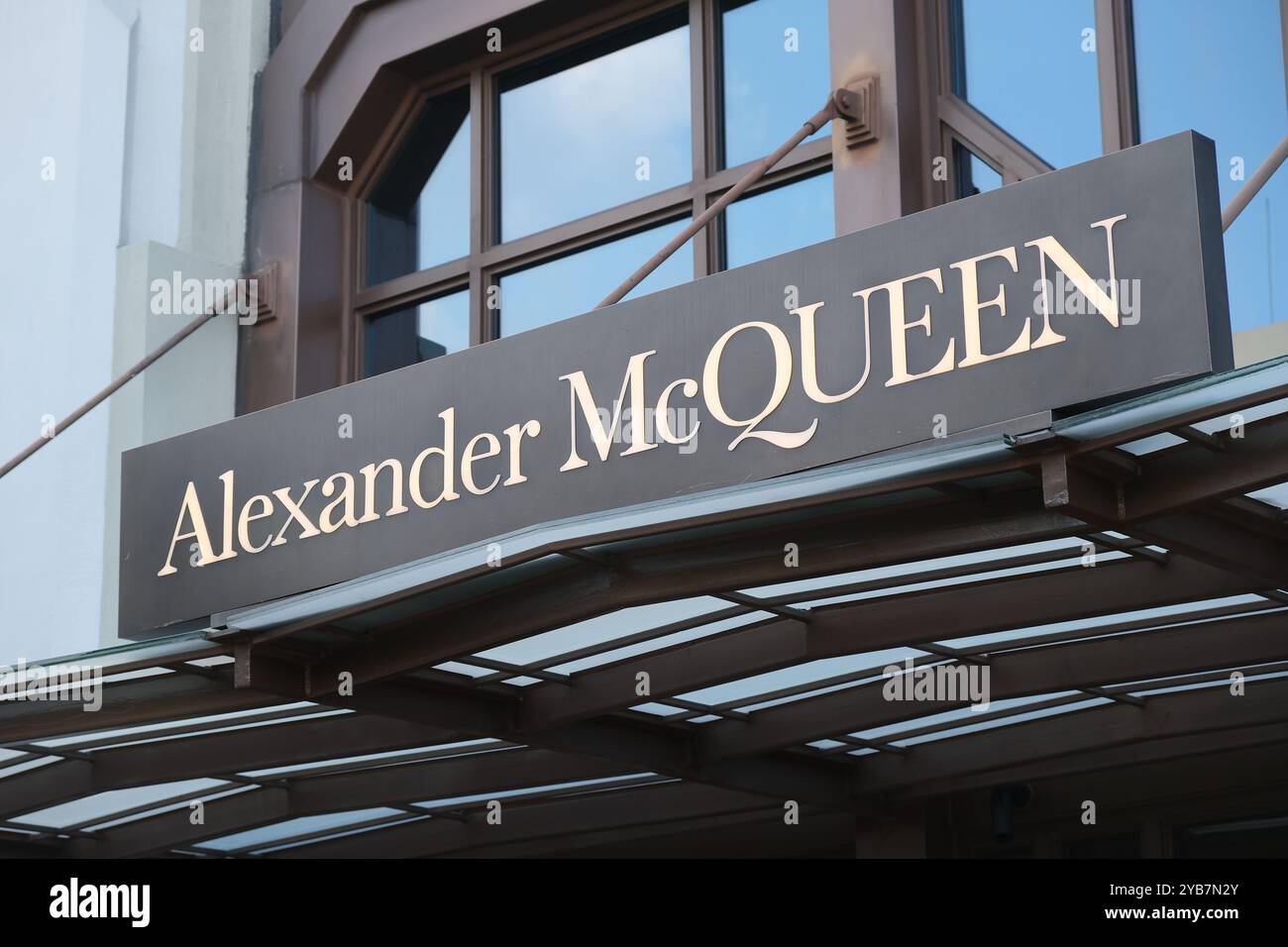 ALEXANDER McQUEEN store sign company brand logo Stock Photo - Alamy