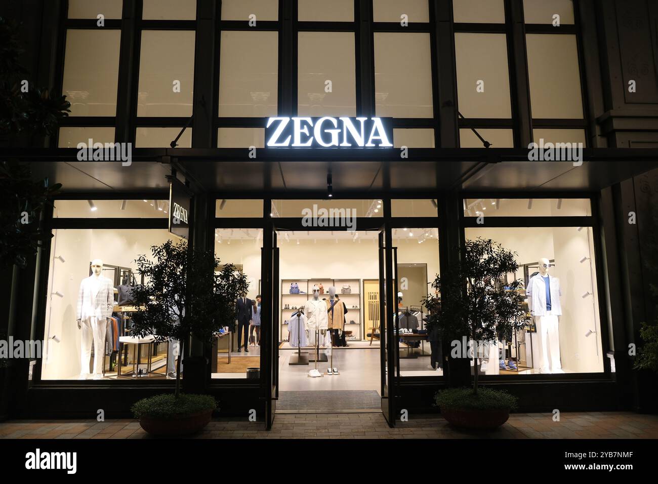Ermenegildo zegna shop china hi-res stock photography and images - Alamy