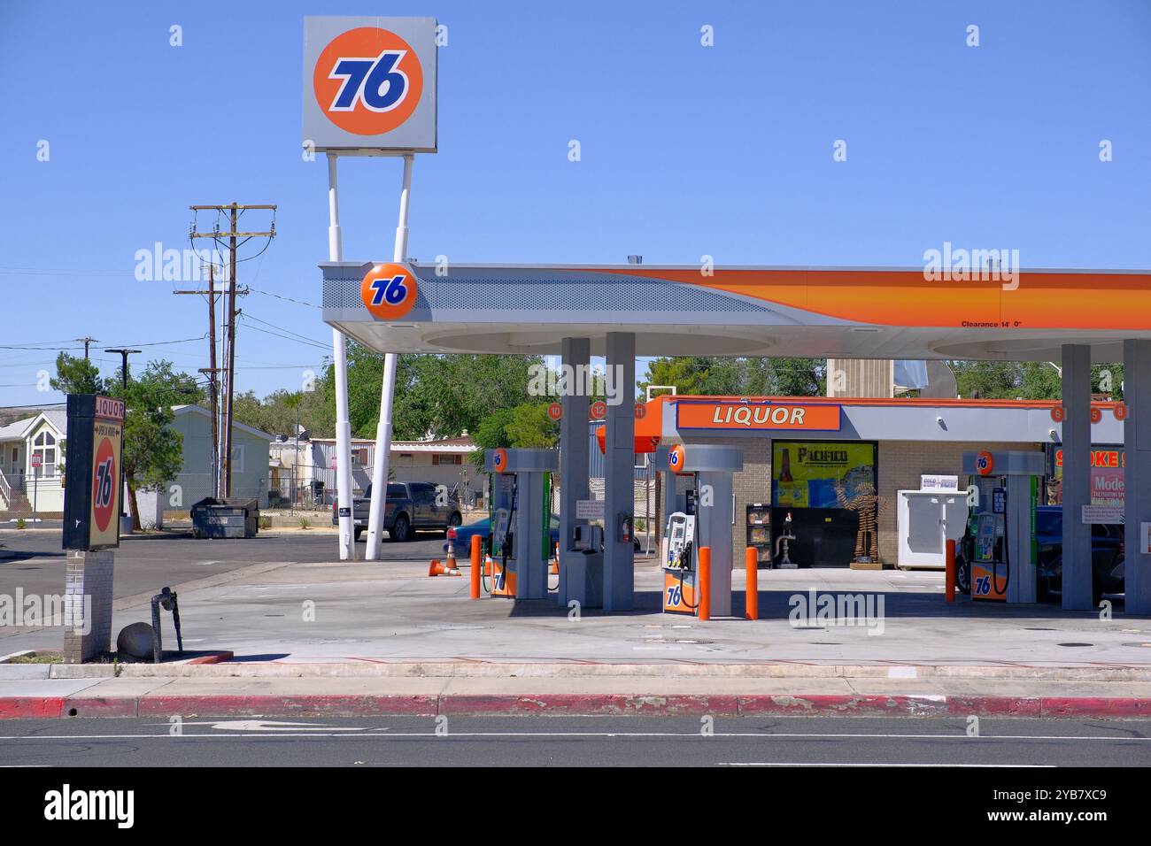 76 gas station hi-res stock photography and images - Alamy