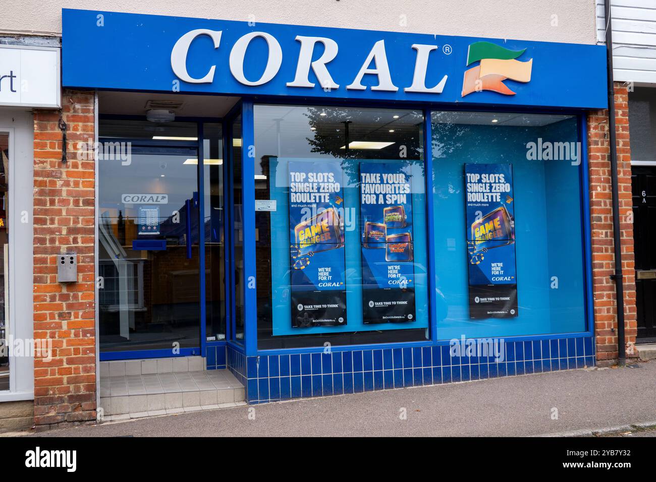 Coral storefront hi-res stock photography and images - Alamy