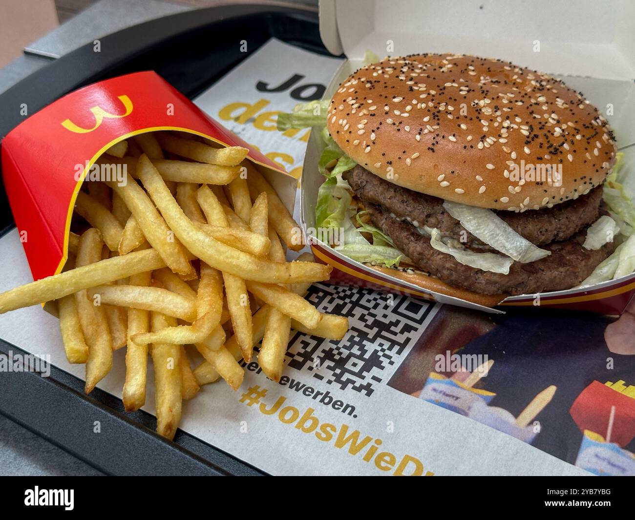 Hamburger bei Mc Donalds - Produktneuheit Der M. Burger mit Pommes ...
