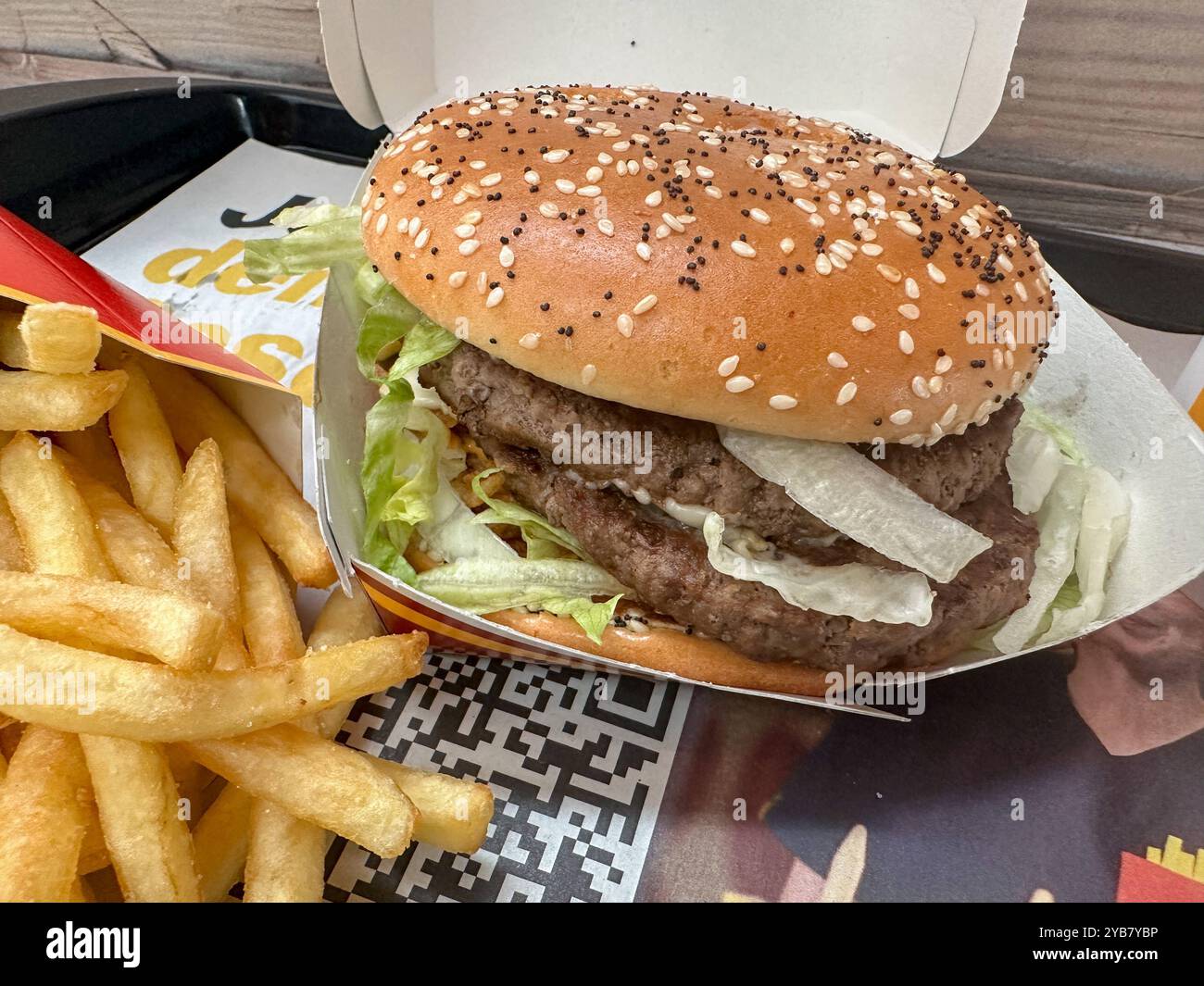 Hamburger bei Mc Donalds - Produktneuheit Der M. Burger mit Pommes ...