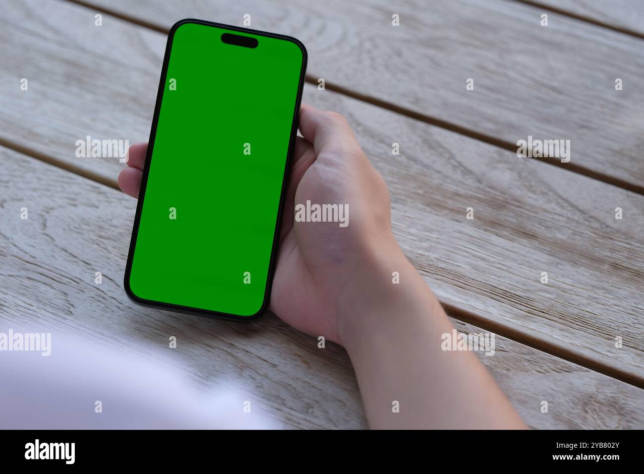 Over shoulder view phone screen hi-res stock photography and images - Alamy