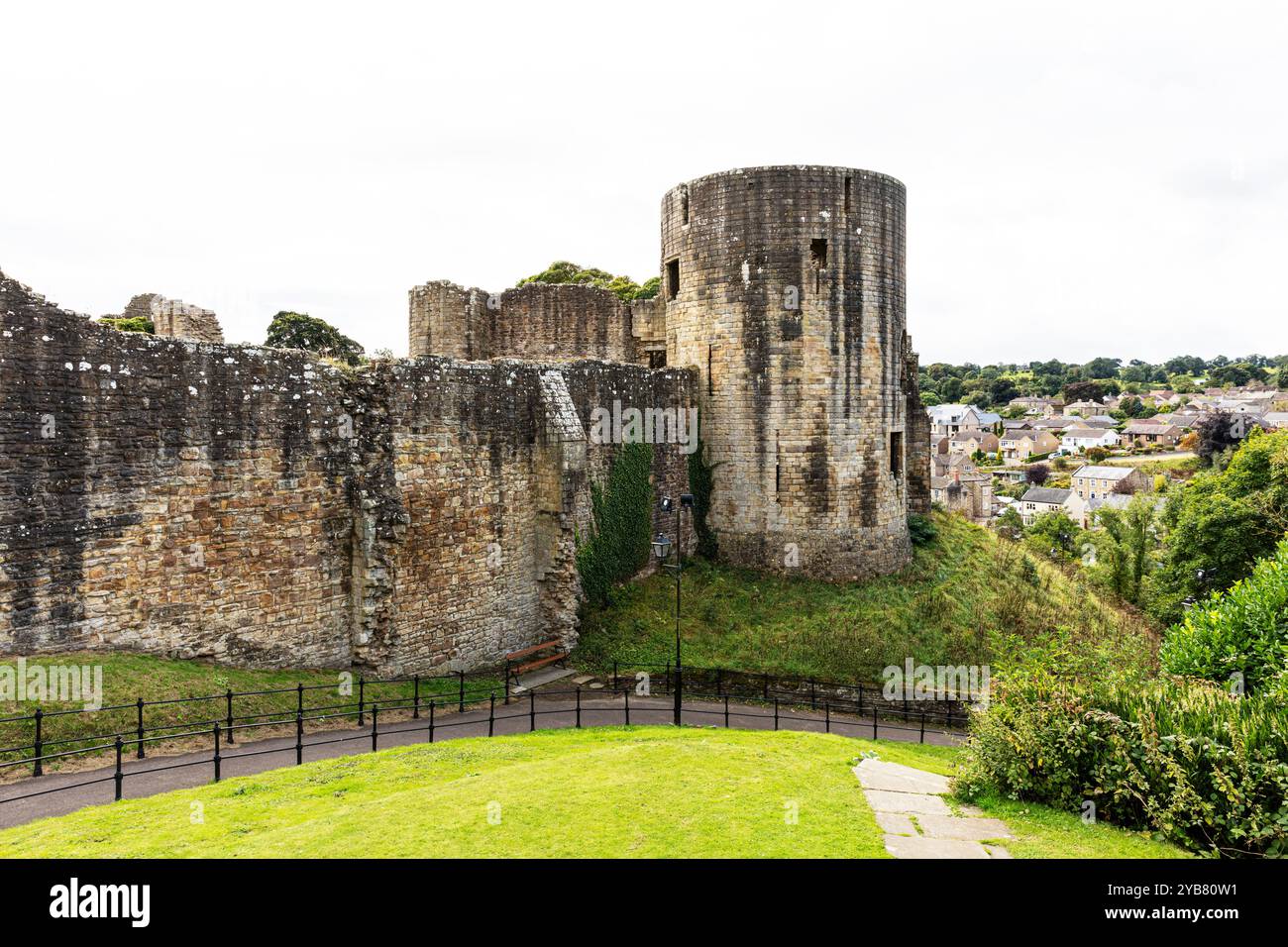 Barnard Castle, Exterior Walls Barnard Castle is a ruined medieval ...