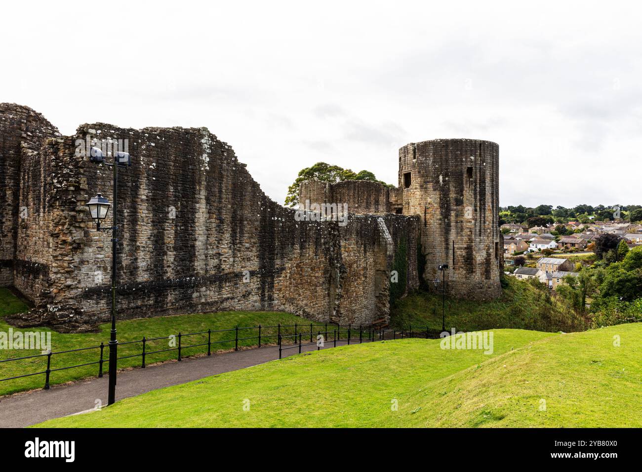 Barnard Castle, Exterior Walls Barnard Castle is a ruined medieval ...