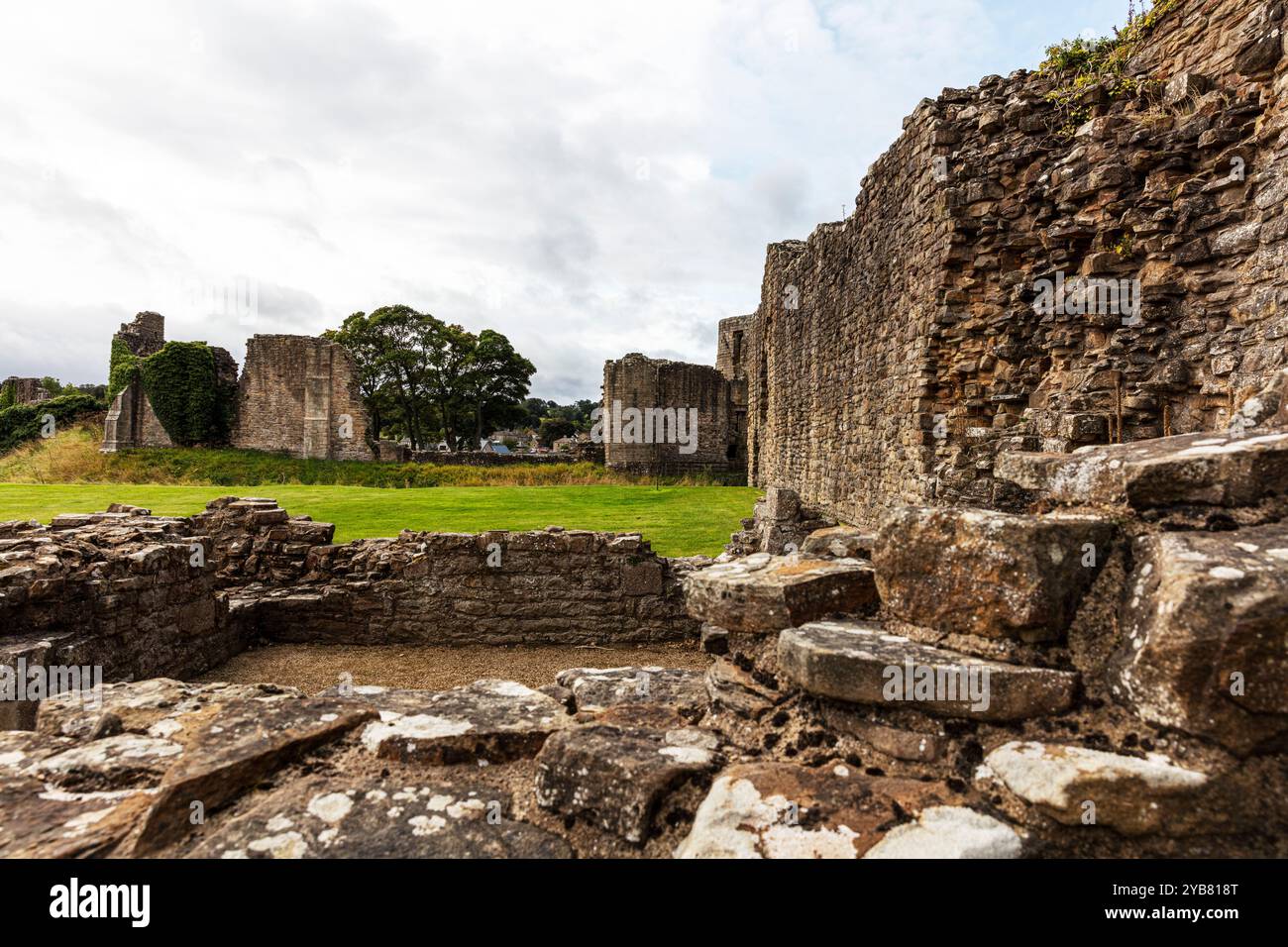 Barnard Castle, Exterior Walls Barnard Castle is a ruined medieval ...