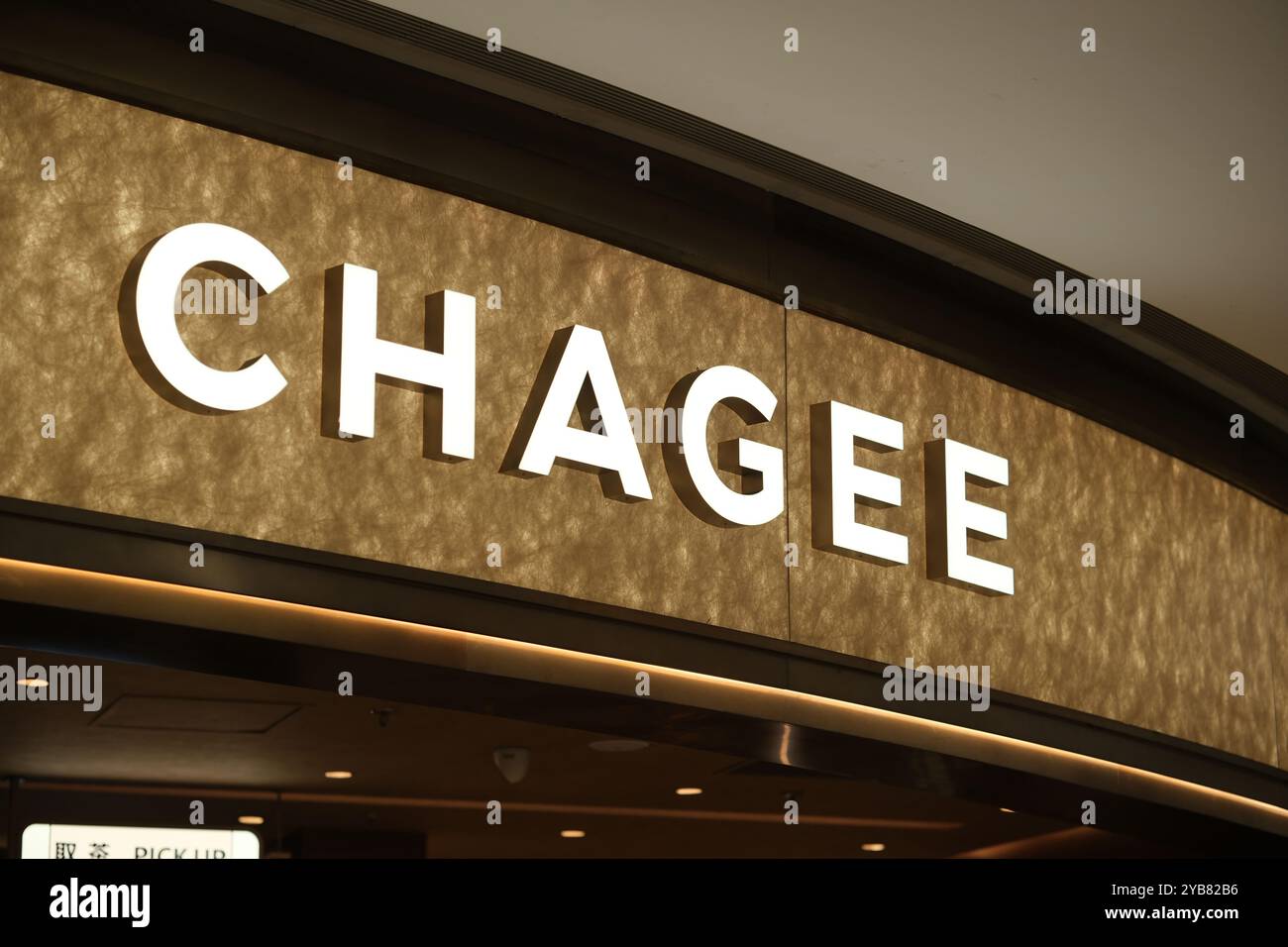 Chagee bubble tea shop hi-res stock photography and images - Alamy