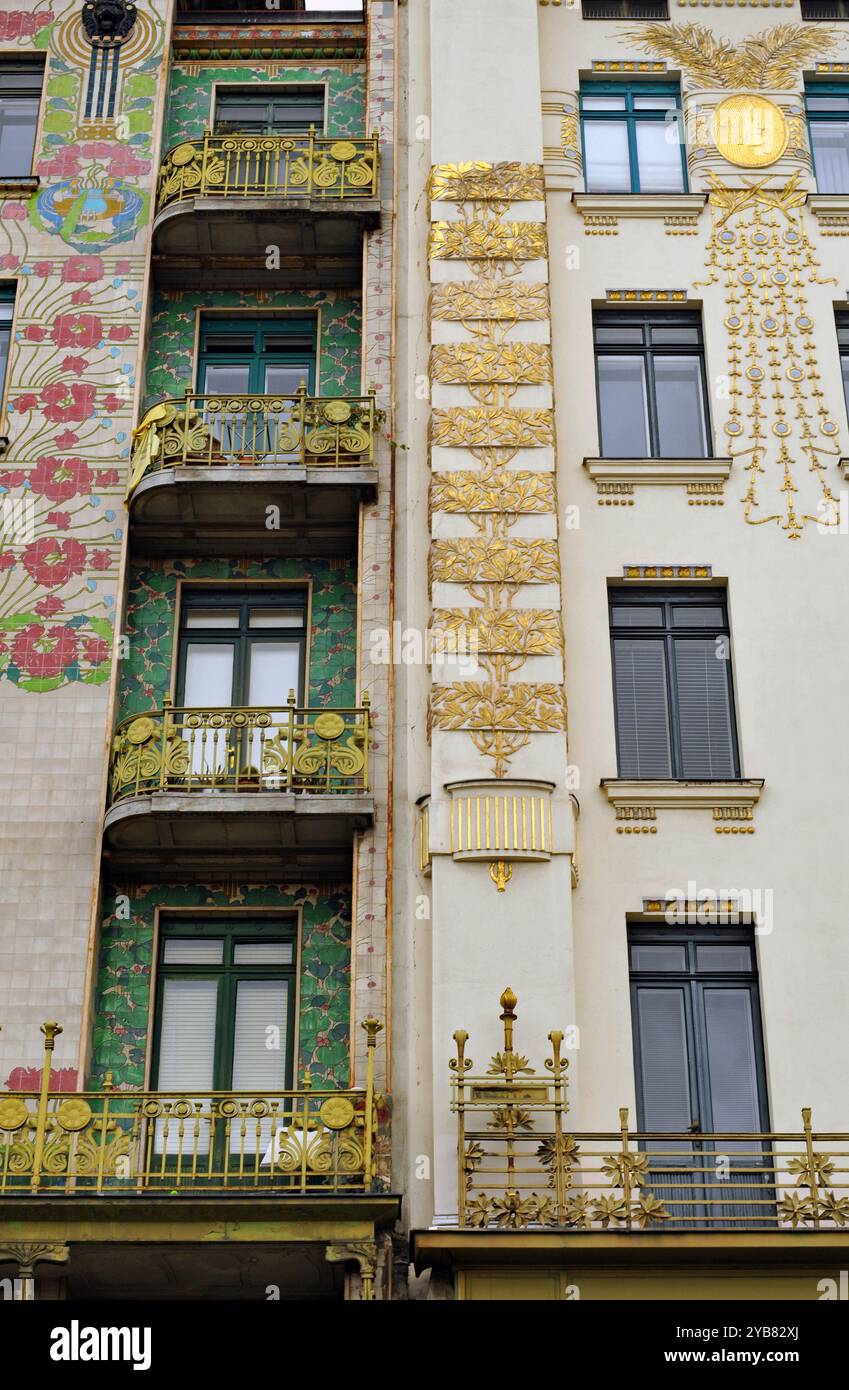 The unique Majolica House (Majolikahaus) and Medallion House apartment ...