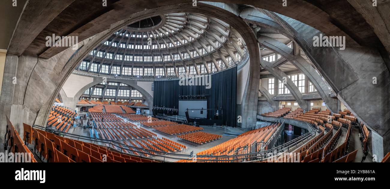 Ideal space hi-res stock photography and images - Alamy