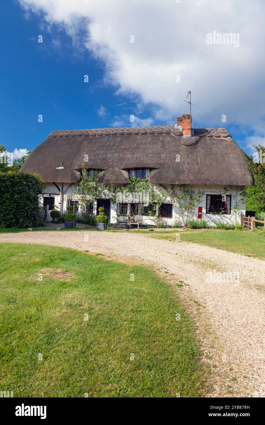 English thatched cottage and church hi-res stock photography and images ...