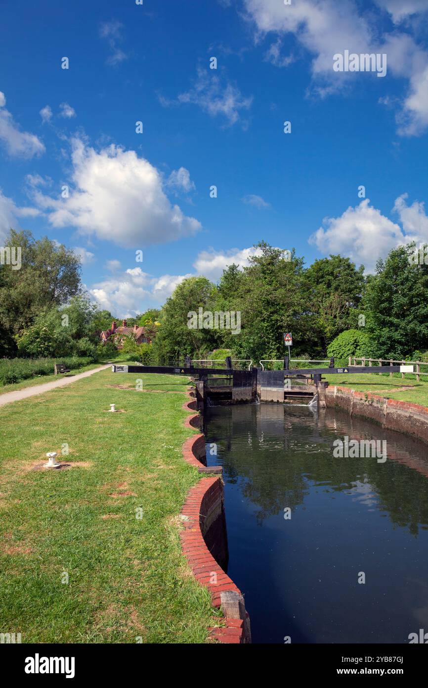 UK, England, Berkshire, Theale, Sheffield Lock on the Kennet and Avon ...