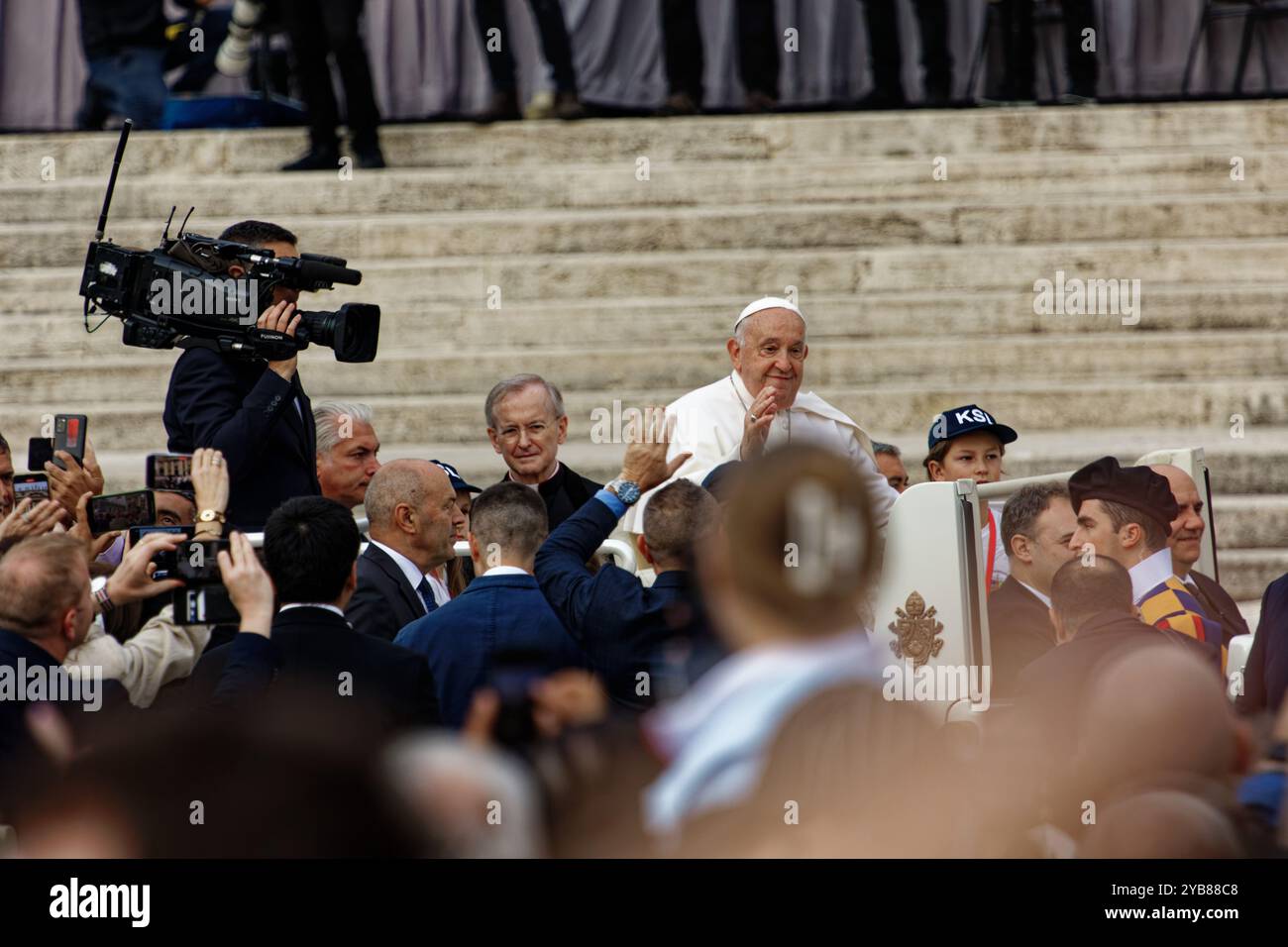 Pope Francis Bergoglio celebrates mass and greets the Christian ...