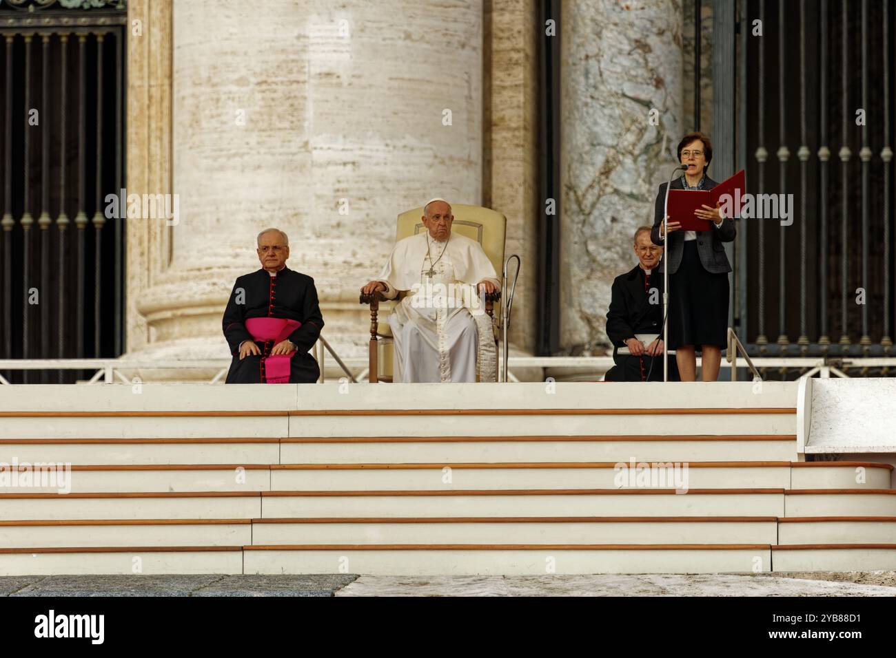 Pope Francis Bergoglio celebrates mass and greets the Christian ...