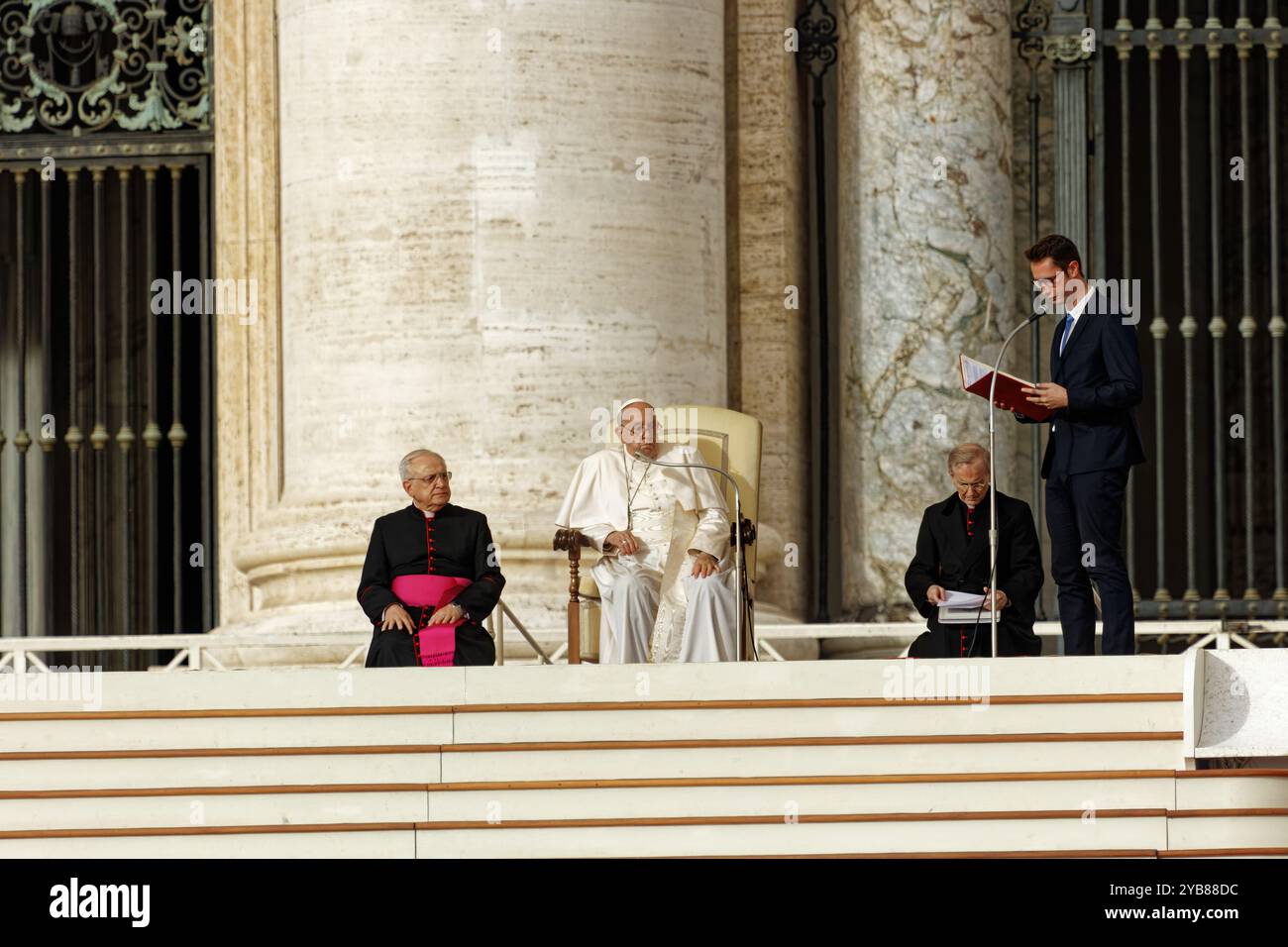 Pope Francis Bergoglio celebrates mass and greets the Christian ...