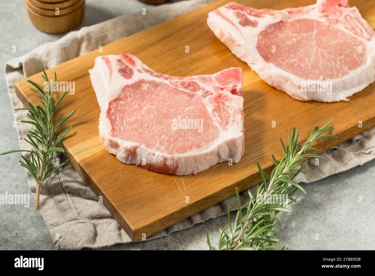 Raw porkchops hi-res stock photography and images - Alamy