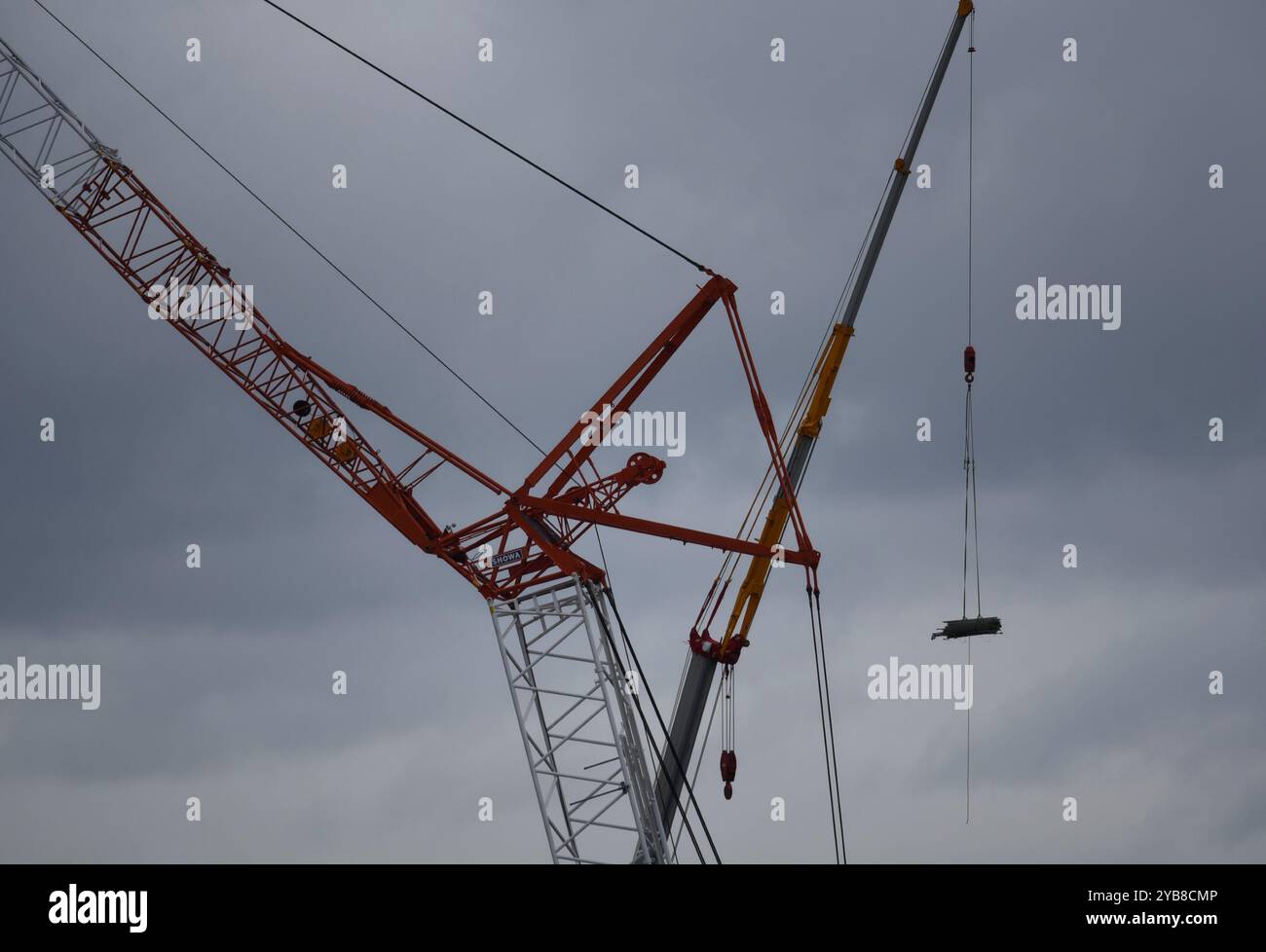 Cargo loading crane at the industrial Port of Kobe in Kansai, Hyōgo ...