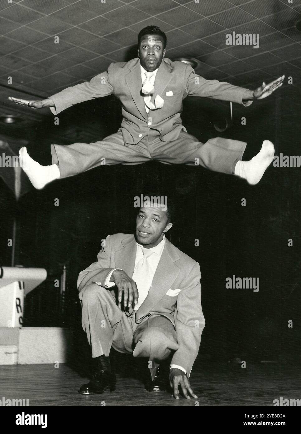 Performers at the Club DeLisa in the Bronzeville neighborhood of ...