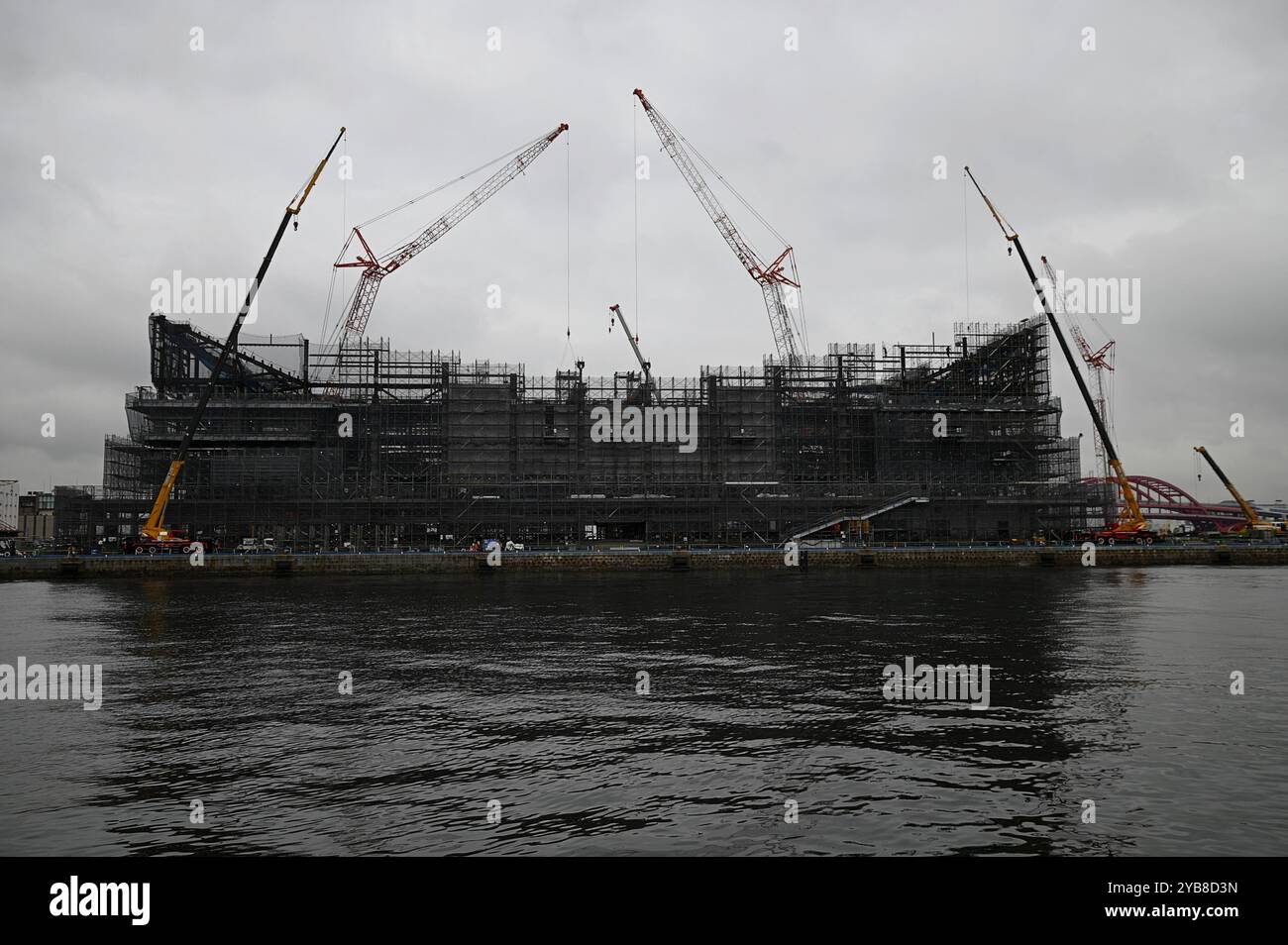 Construction site the maritime Port of Kōbe in the Keihanshin area ...