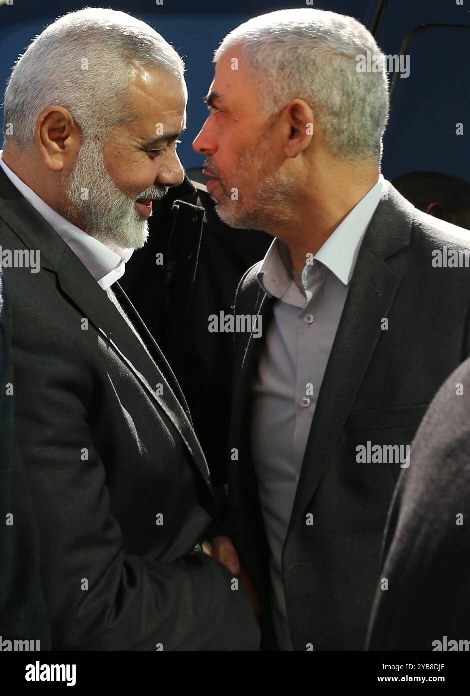 Hamas leader Ismail Haniya shakes hands with Hamas s leader in the Gaza ...