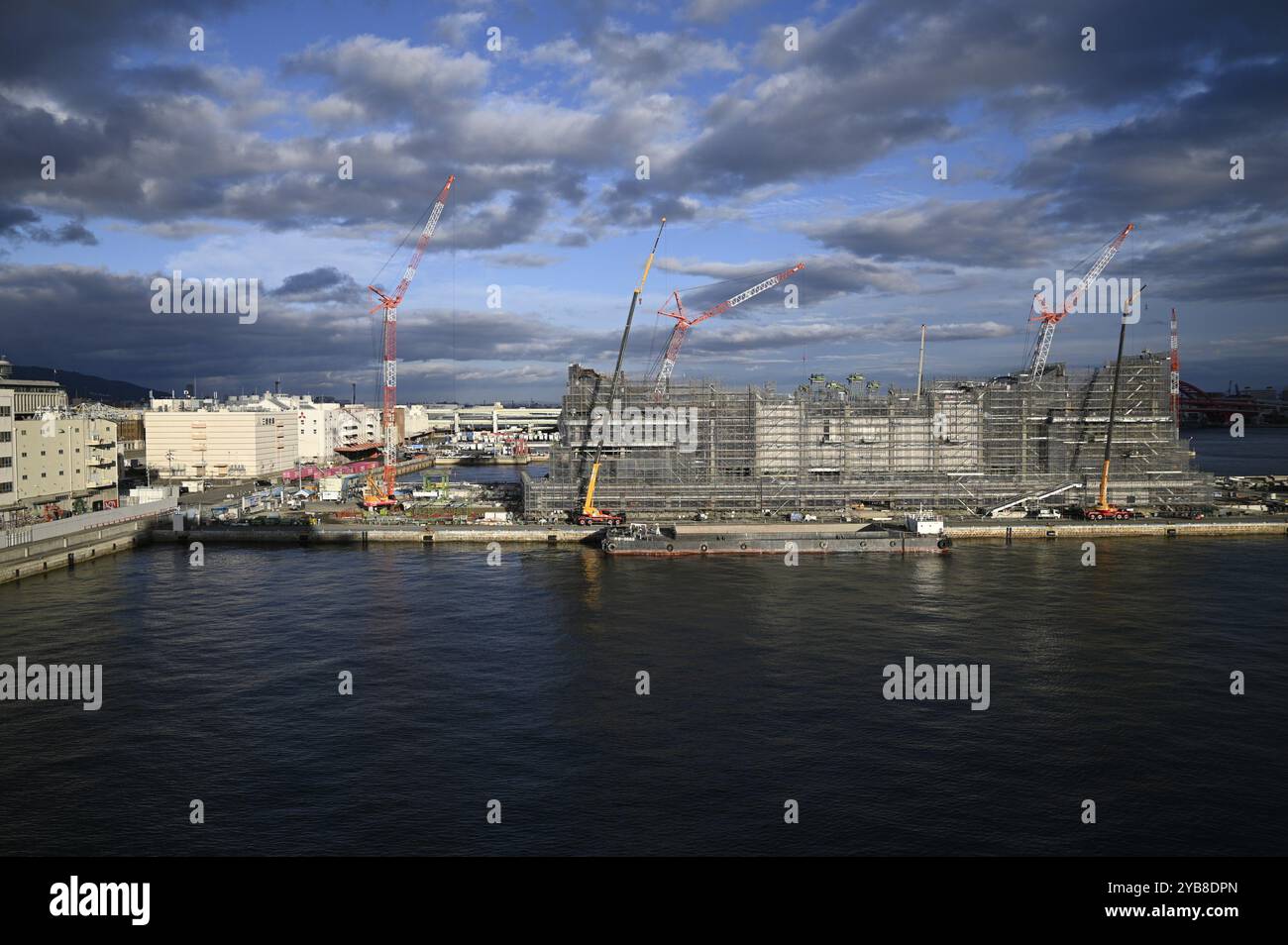 Construction site at the maritime Port of Kōbe in the Keihanshin area ...