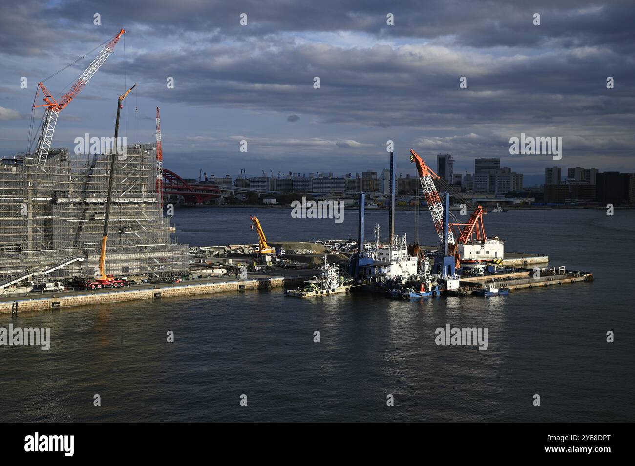 Construction site at the maritime Port of Kōbe in the Keihanshin area ...