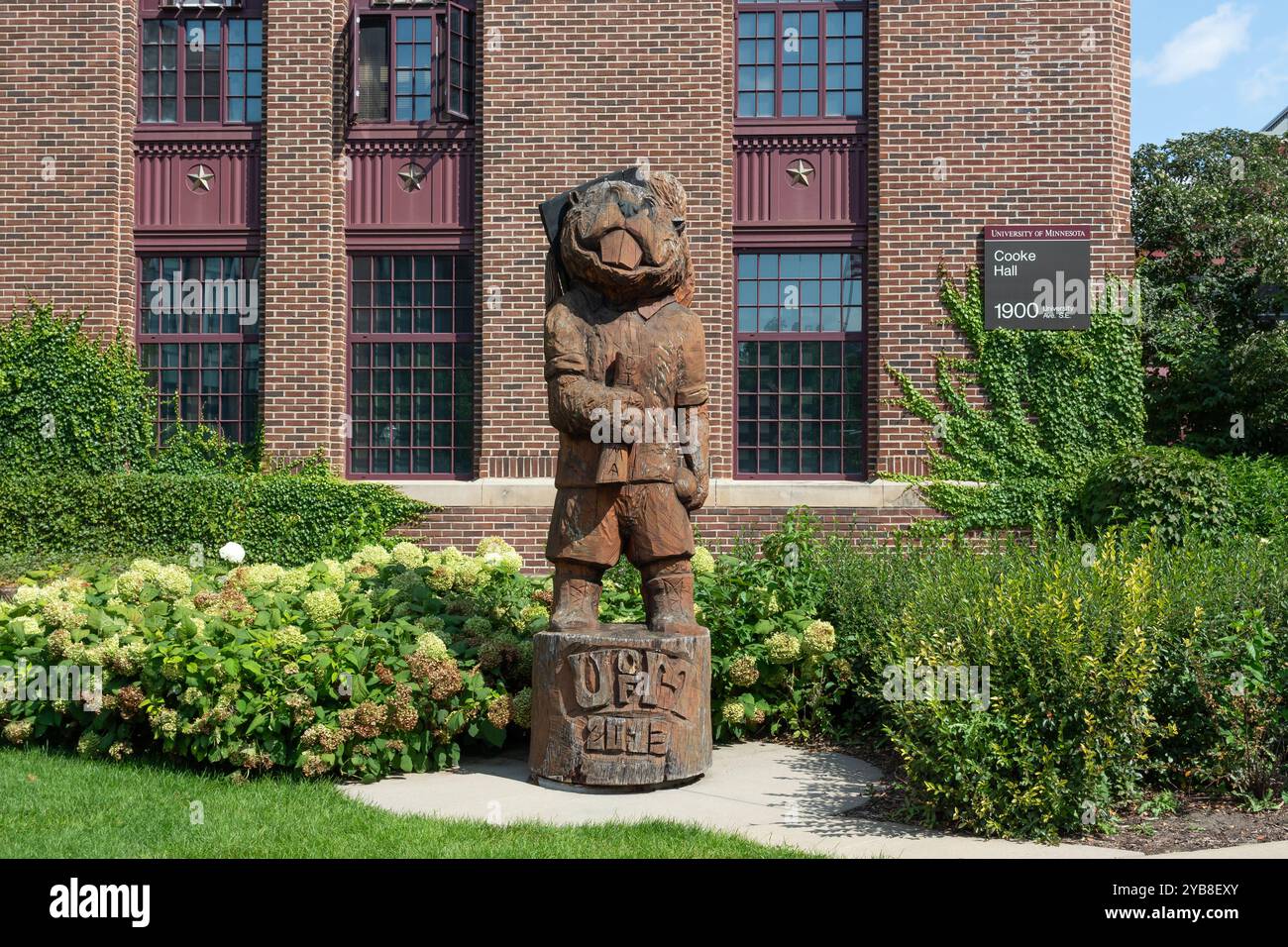 MINNEAPOLIS, MN, USA, SEPTEMBER 5, 2024: Goldy Gopher Mascot statue at ...