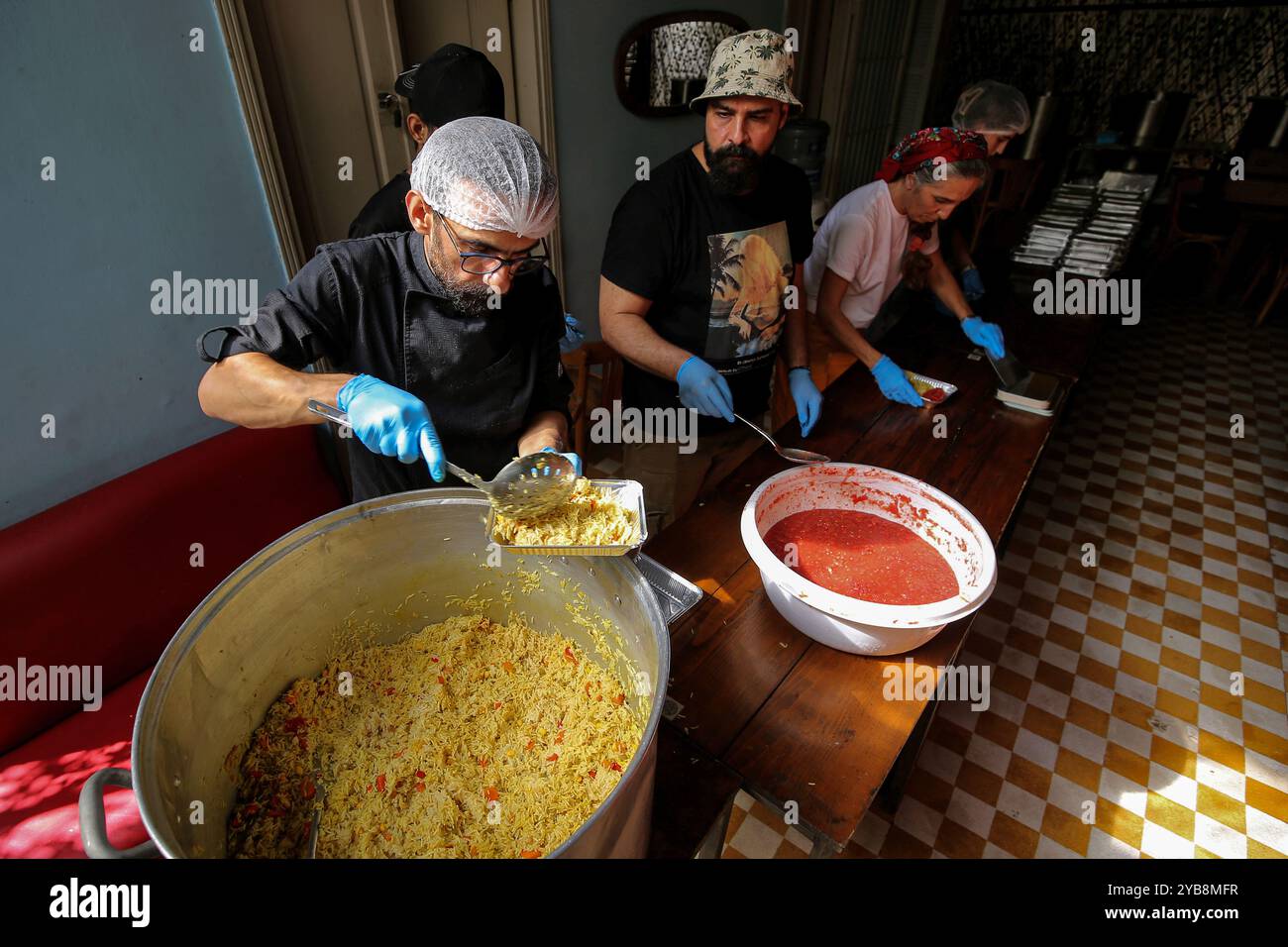 Beirut, Lebanon. 17th Oct, 2024. Lebanese volunteers prepare food at a ...