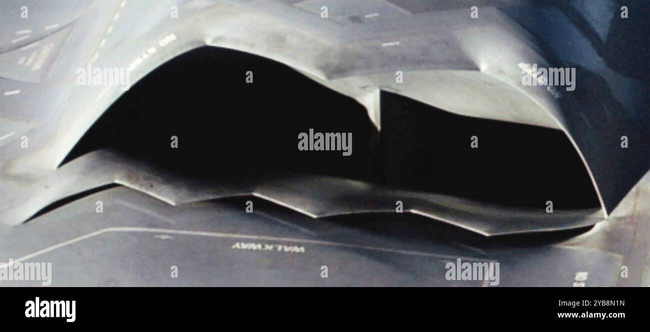 AMERICAN NORTHROP B-2 SPIRIT STEALTH BOMBER. The gap below the air ...