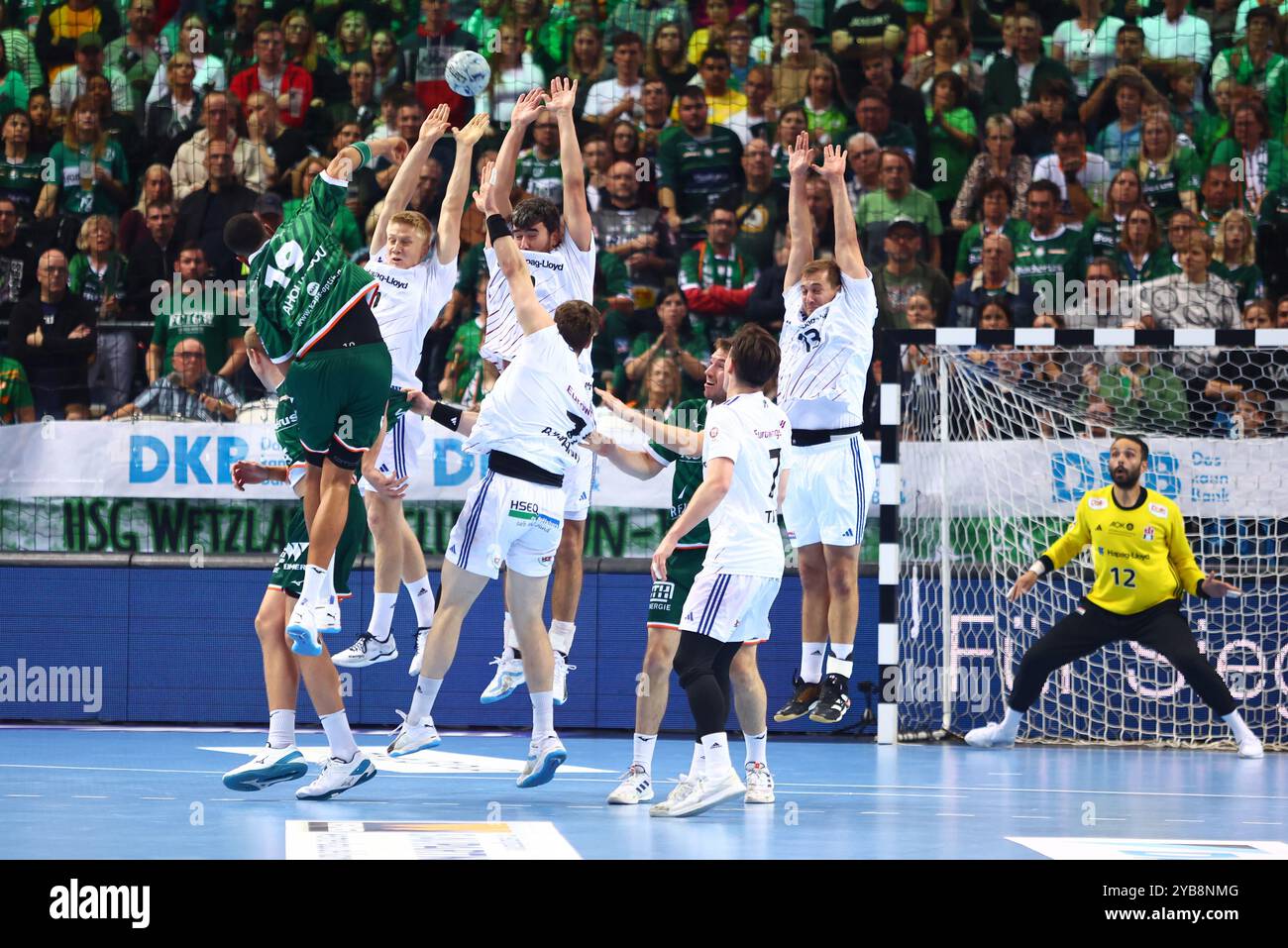 Frederik Bo Andersen (Hamburg, links) und Jacob Arenth Lassen (Hamburg ...