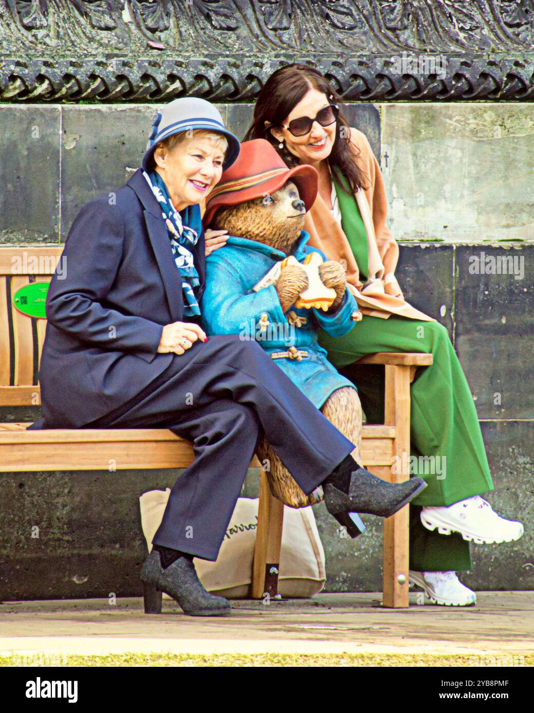 Paddington bear bench hi-res stock photography and images - Alamy