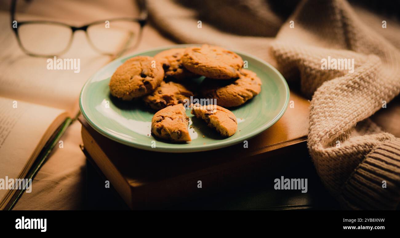 Reading session reader glasses hi-res stock photography and images - Alamy