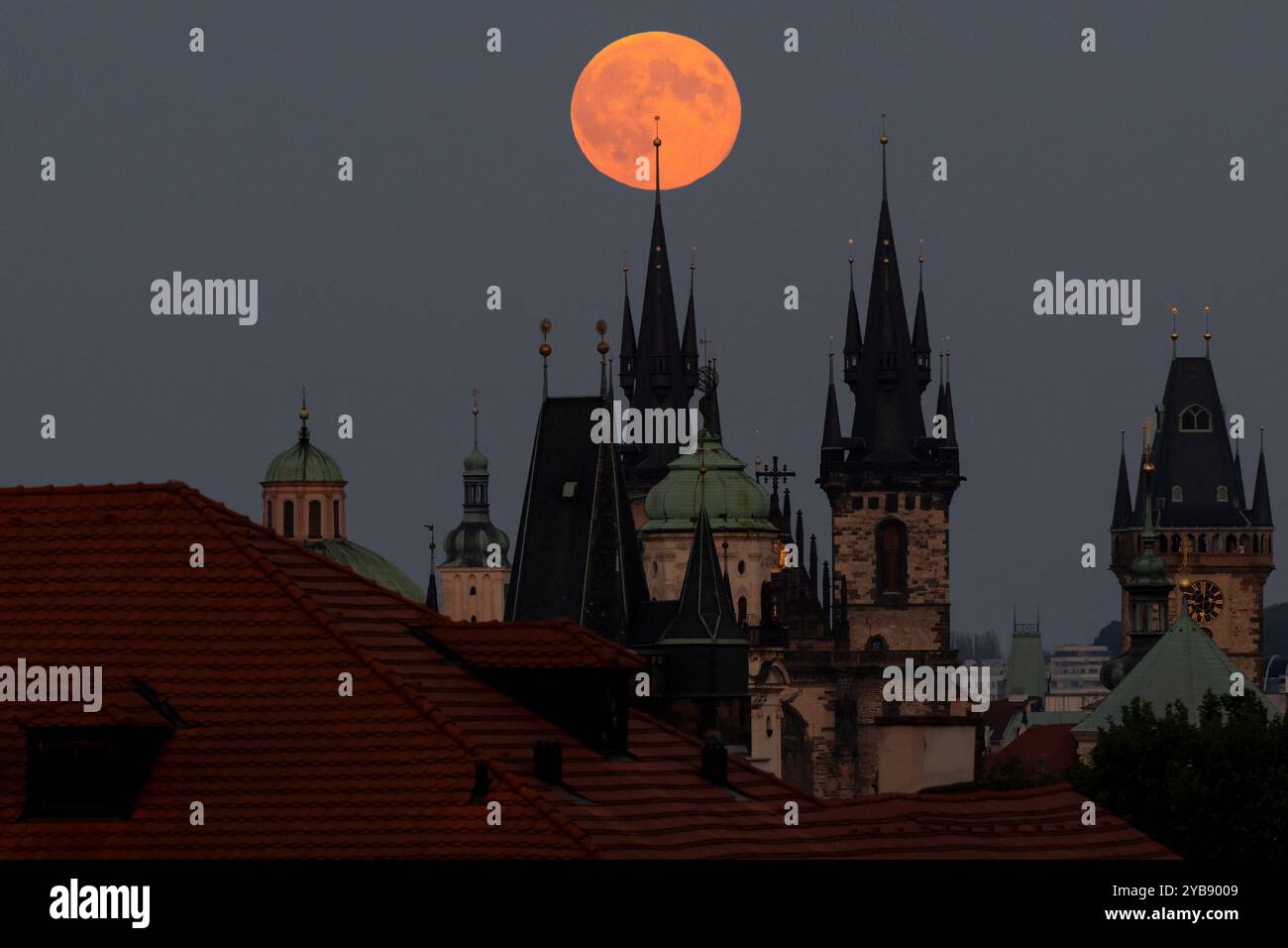 Prague, Czech Republic. 17th Oct, 2024. Super Full Moon (Supermoon) in ...