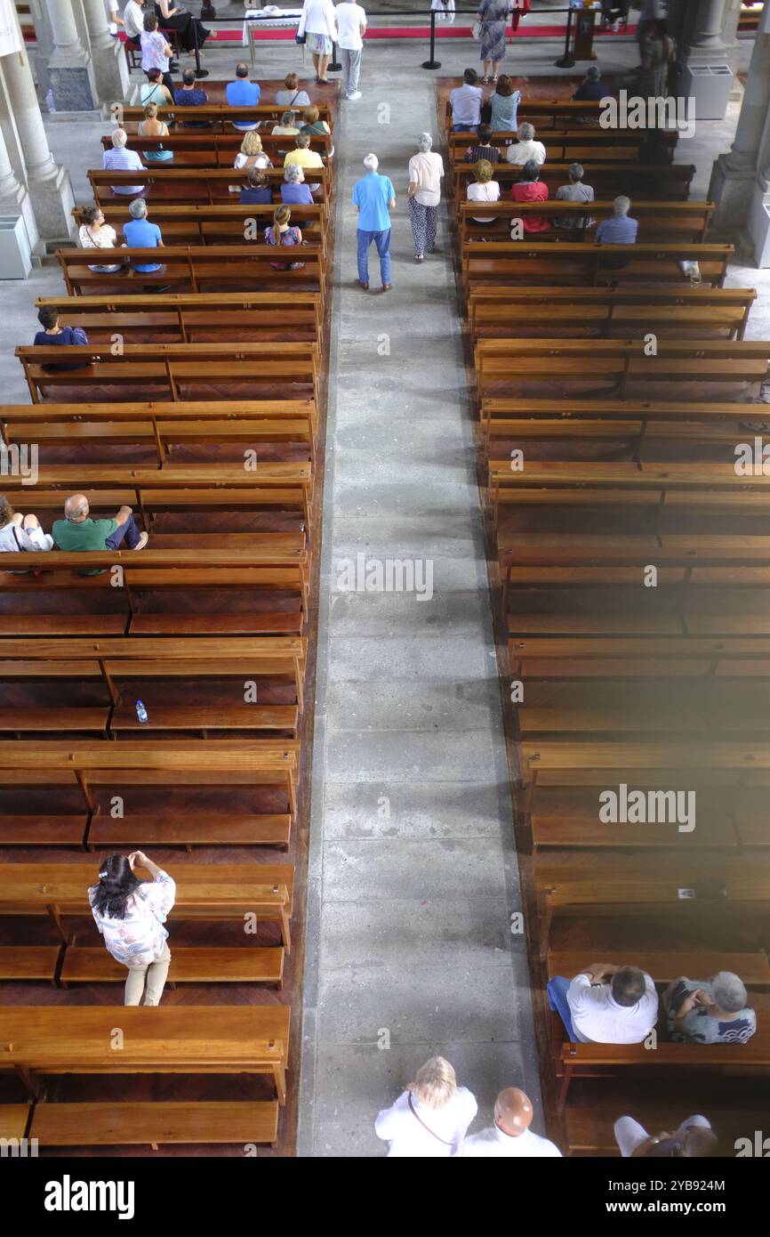 Top view inside catholic church hi-res stock photography and images - Alamy