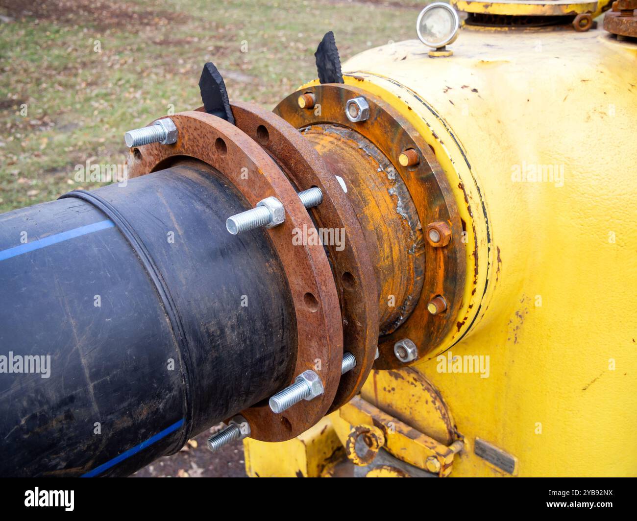Connection tube bolt flange industry hi-res stock photography and ...