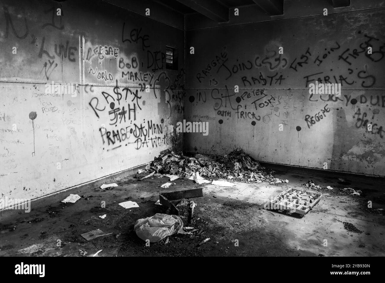 Squatter building Black and White Stock Photos & Images - Alamy