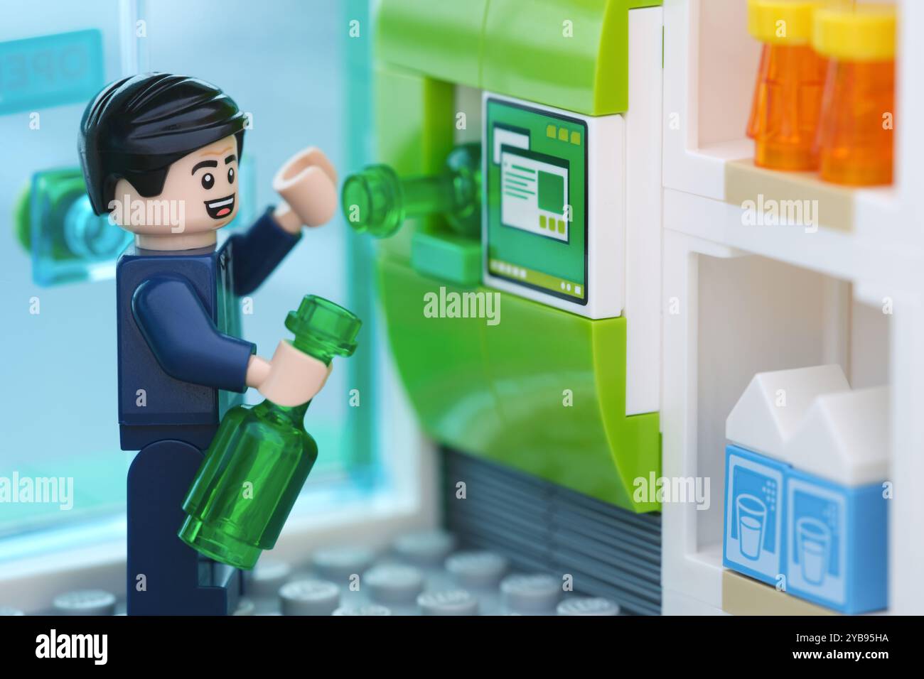 Bottle bank vending machine hi-res stock photography and images - Alamy