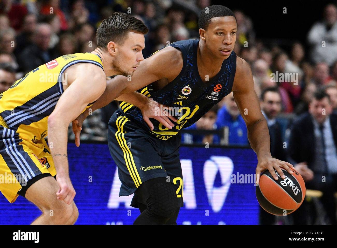 Deutschland. 17th Oct, 2024. Devon Hall (Fenerbahce Istanbul, #20) und ...