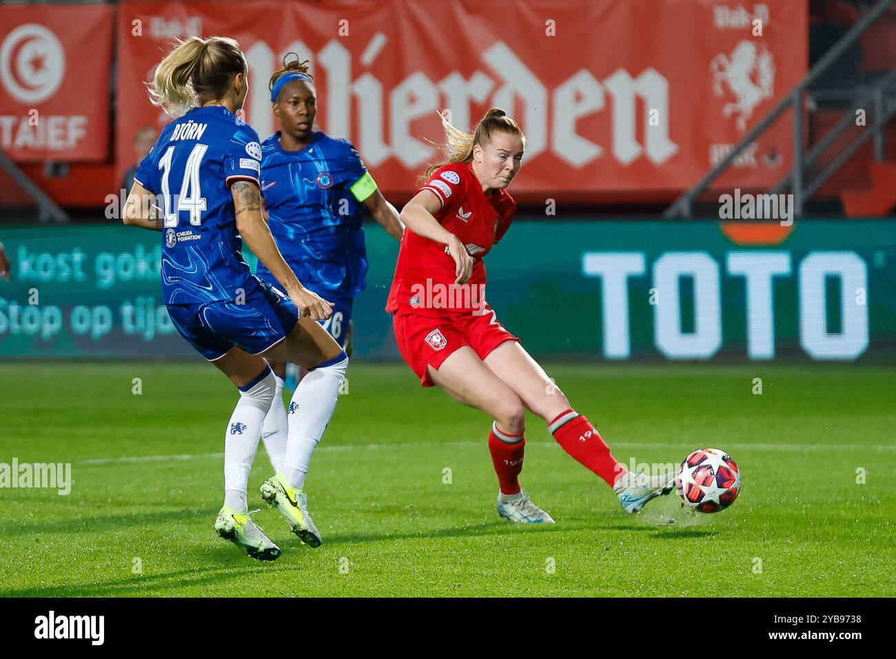 Enschede, Netherlands. 17th Oct, 2024. ENSCHEDE, Stadium De Grolsch Veste, 17-10-2024, season ...