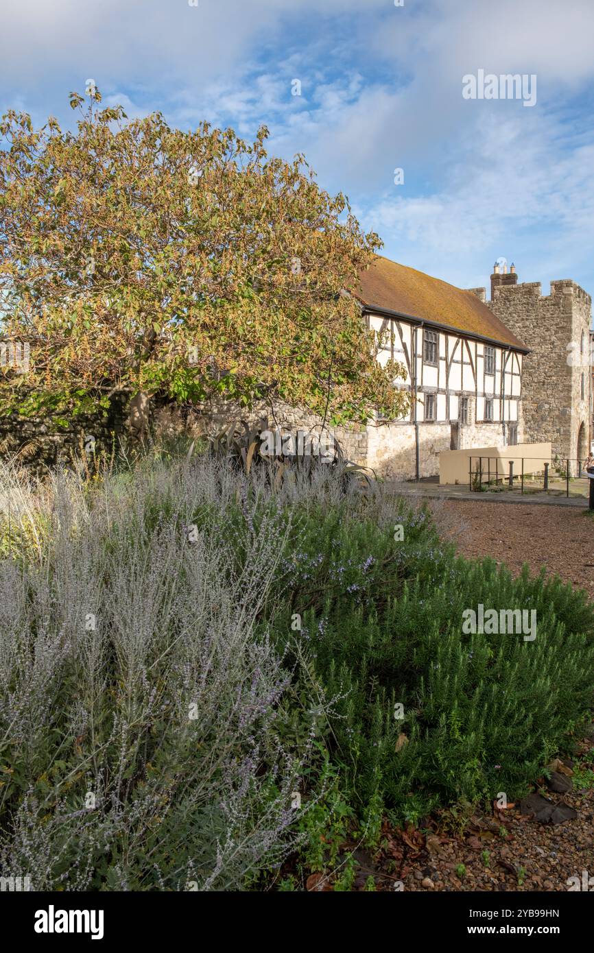 the merchant's hall or Westgate Hall in the old walls of Southampton ...