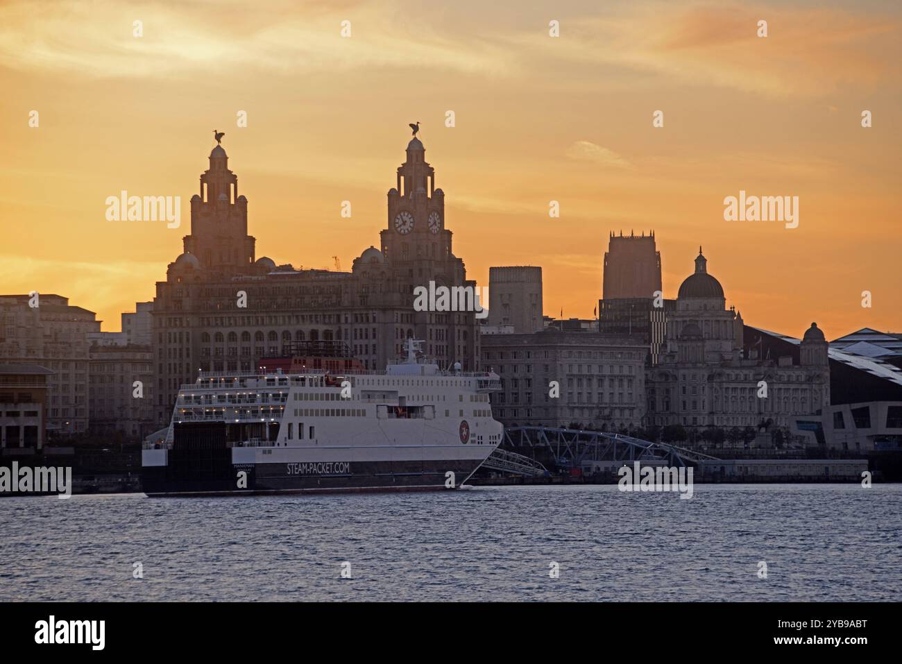 Isle of Man Steam Packet flagship, MANXMAN, conducting berthing trials ...
