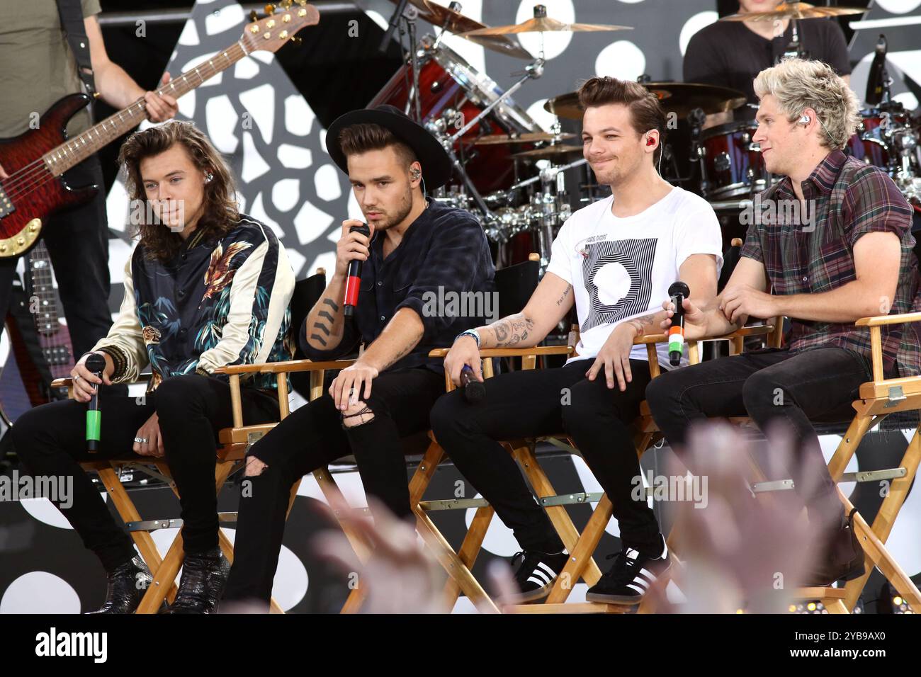 Harry Styles, Liam Payne, Louis Tomlinson and Niall Horan of One Direction perform on "Good ...