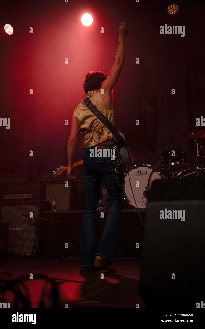 The struts gitarre hi-res stock photography and images - Alamy