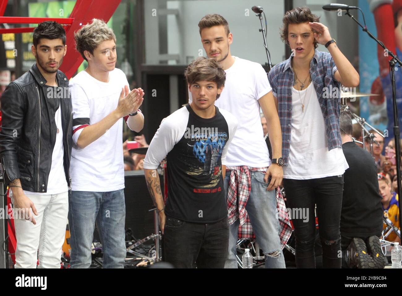 Zayn Malik, Niall Horan, Louis Tomlinson, Liam Payne and Harry Styles of One Direction perform ...