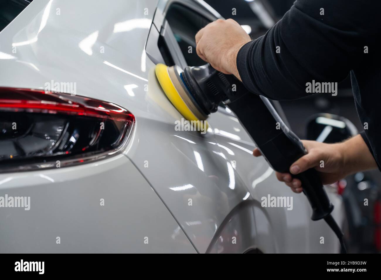 Process of polishing white car body surface using orbital polishing ...