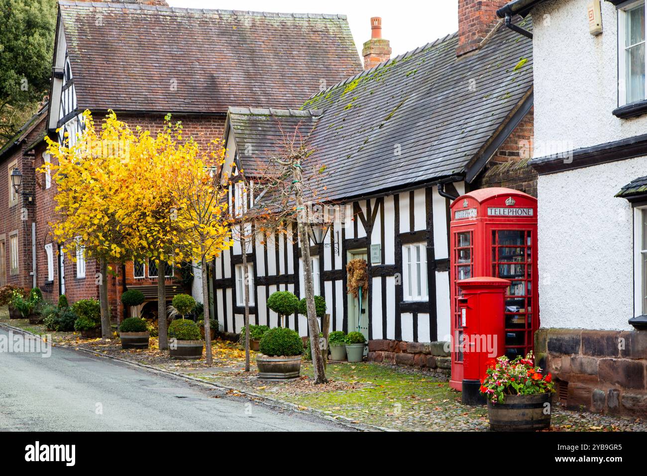 The Quintessential idyllic picturesque Old rural country Cheshire ...