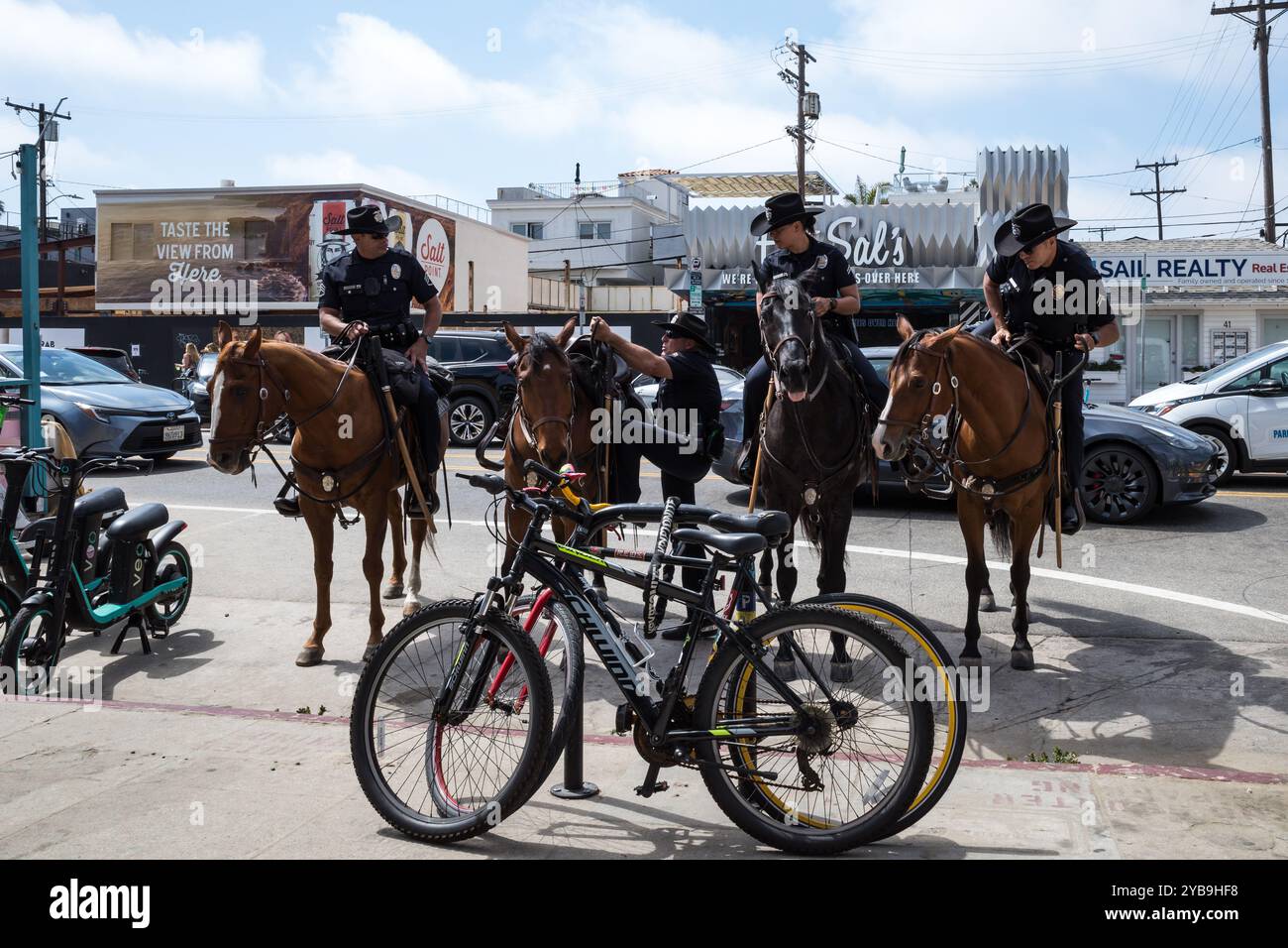 Los Angeles, USA. 4th Jul, 2024. LAPD Horse Mounted Police on Venice ...
