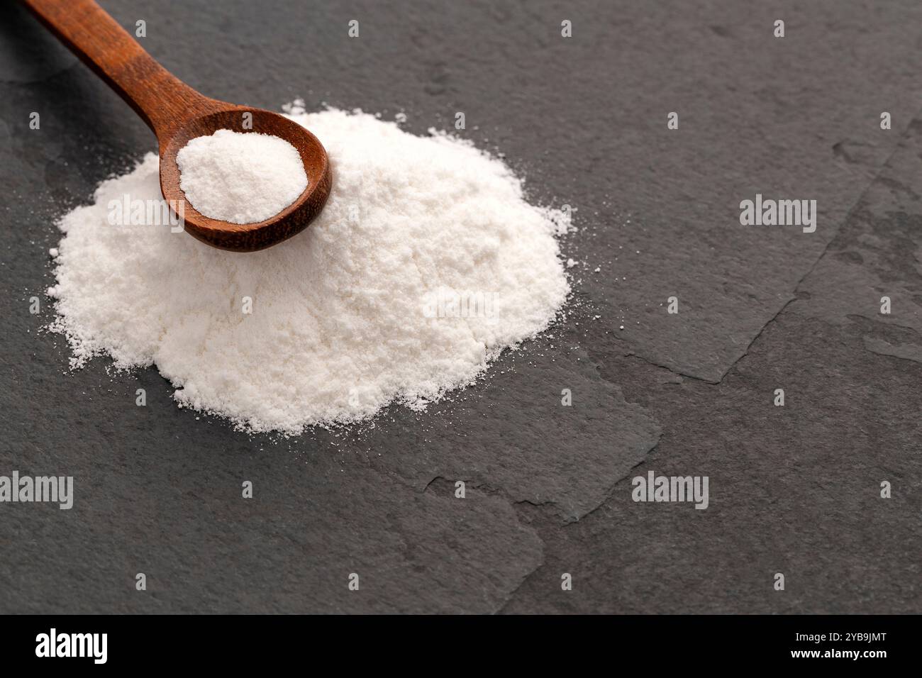 Baking Soda - Crystalline Solid compound in spoon Stock Photo - Alamy
