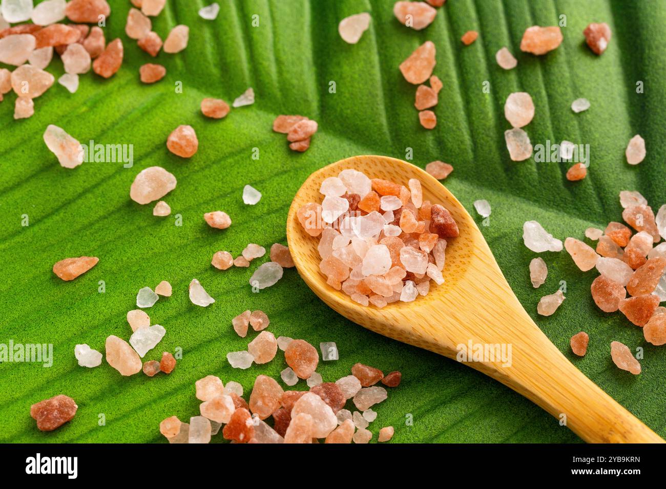 Pure salt in coarse grains - Himalayan pink crystals Stock Photo - Alamy